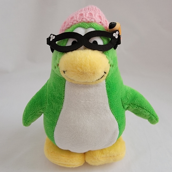 Disney | Toys | Club Penguin Disney Collectible 65 Penguin Plush Aunt ...
